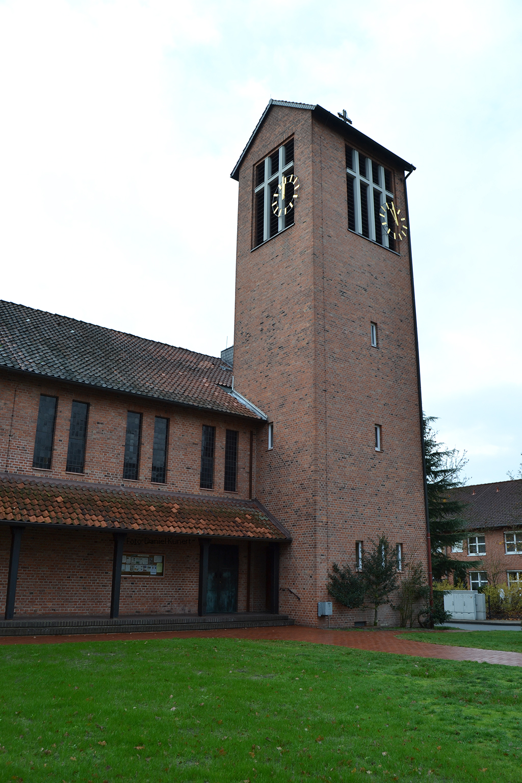 Das Portal der Königin - Celle-Wietzenbruch - Johanneskirche